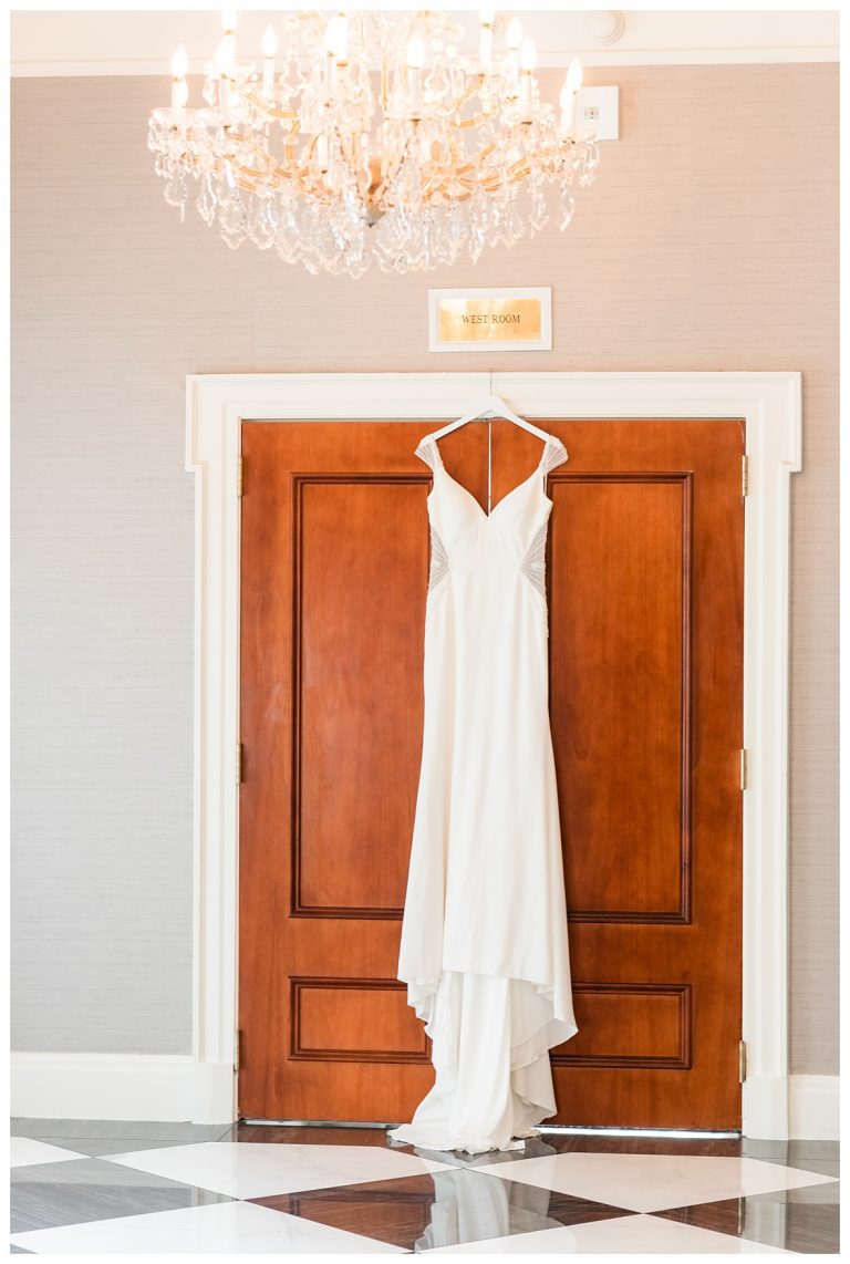 Read House Wedding: Vintage Ballroom Elegance